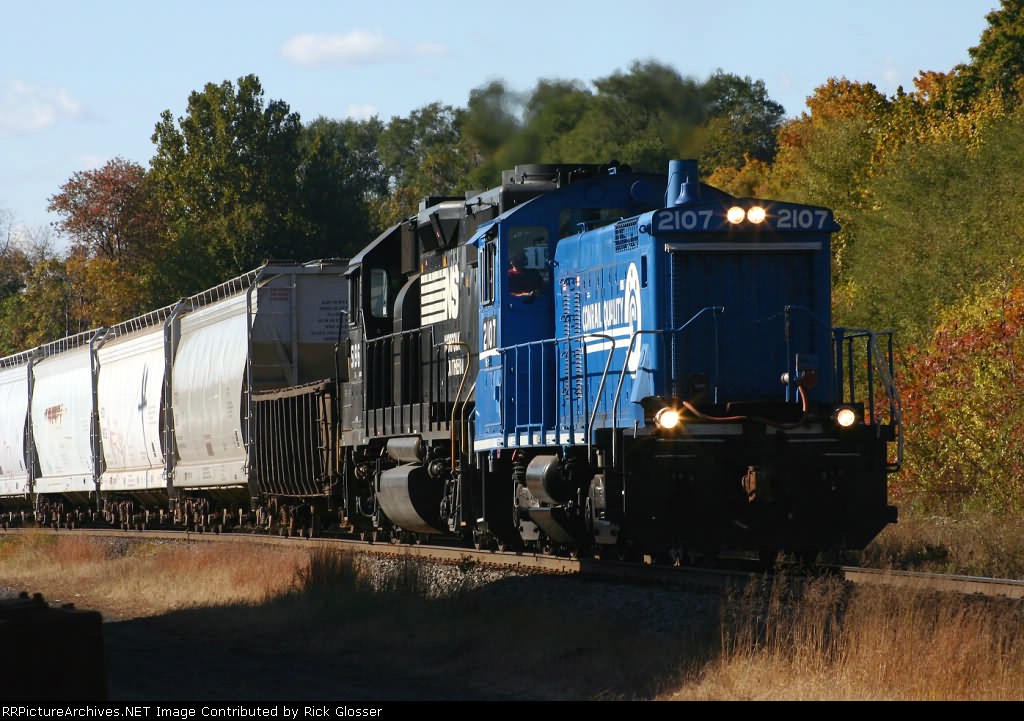 Ex-Conrail Pup Leads NS Local H76 @ 1350 hrs.